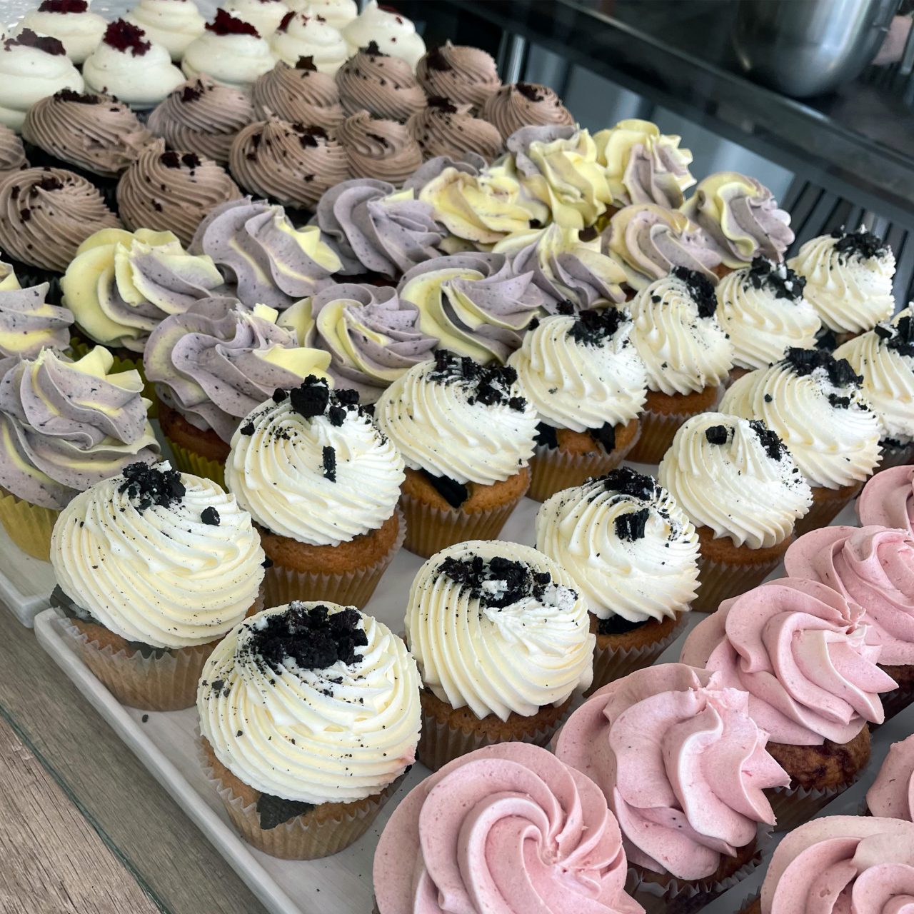 Fresh Cake, Cupcake & Brownies Online Bakery Cork | Messybuns